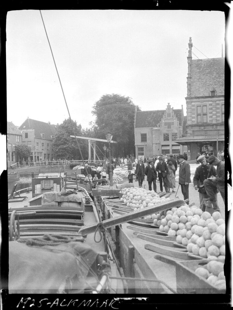 Dutch Treat: The Alkmaar Cheese Market - The Mariners' Museum and Park