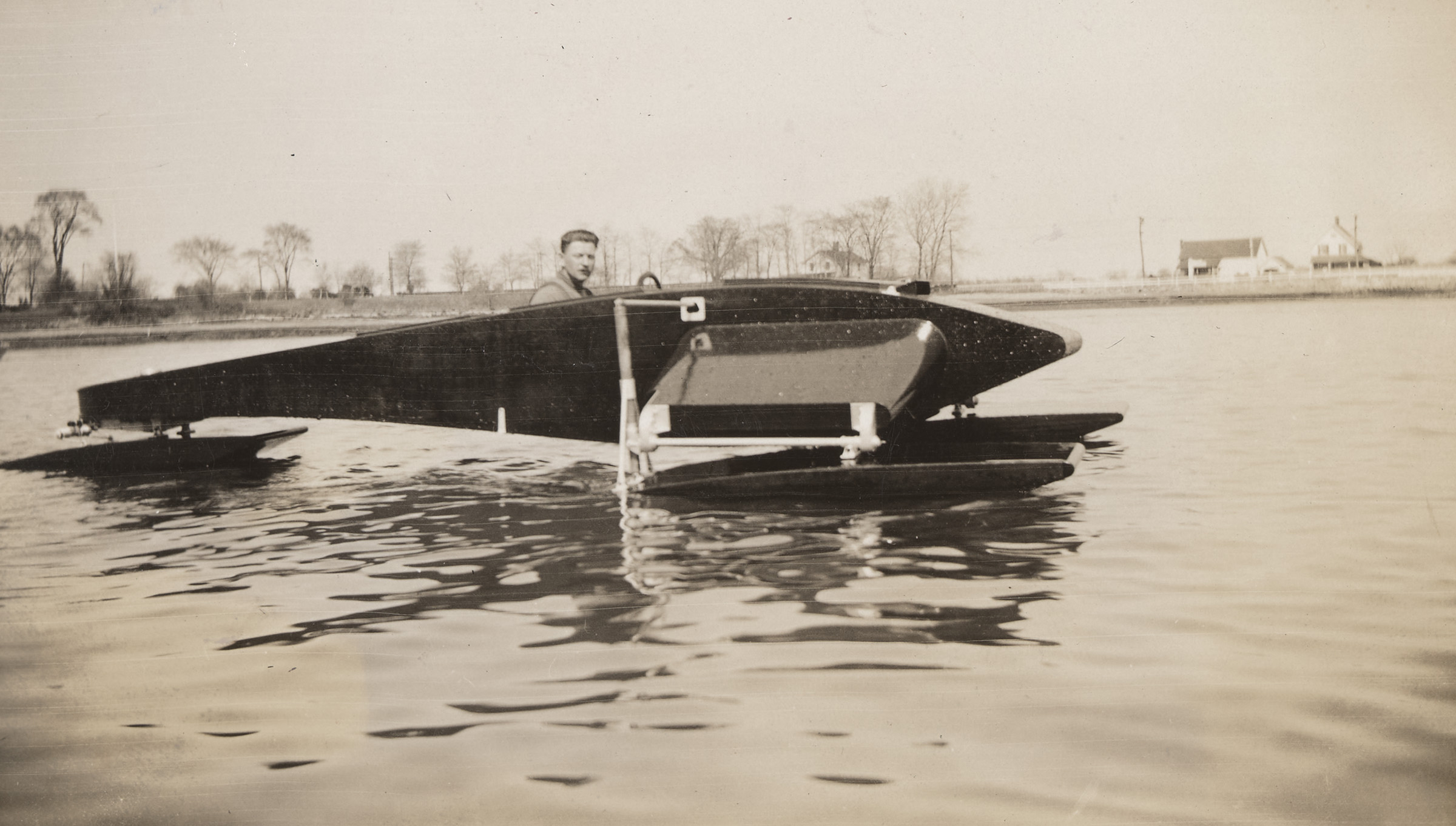 The Pontoon–Hydroplane Boat: A Motor Boat Built on Airplane Principles ...
